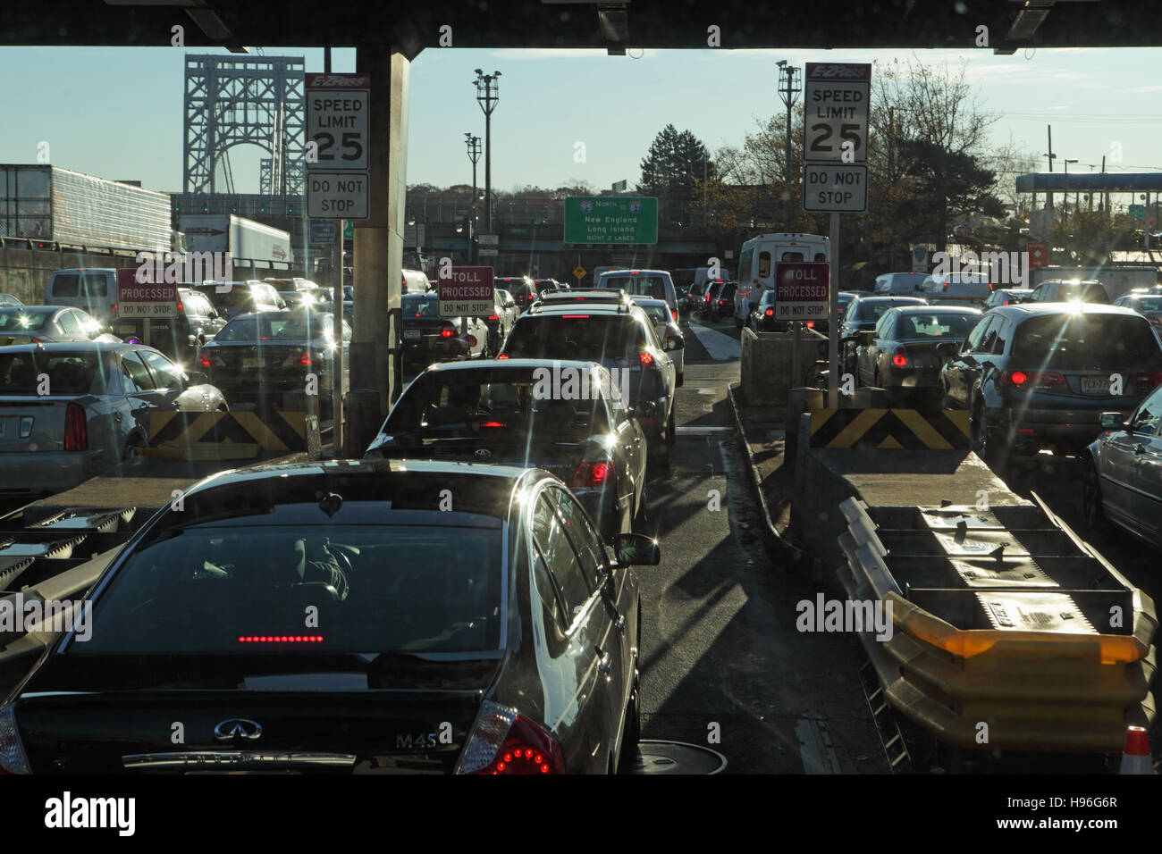 George Washington Bridge Cars High Resolution Stock Photography and ...