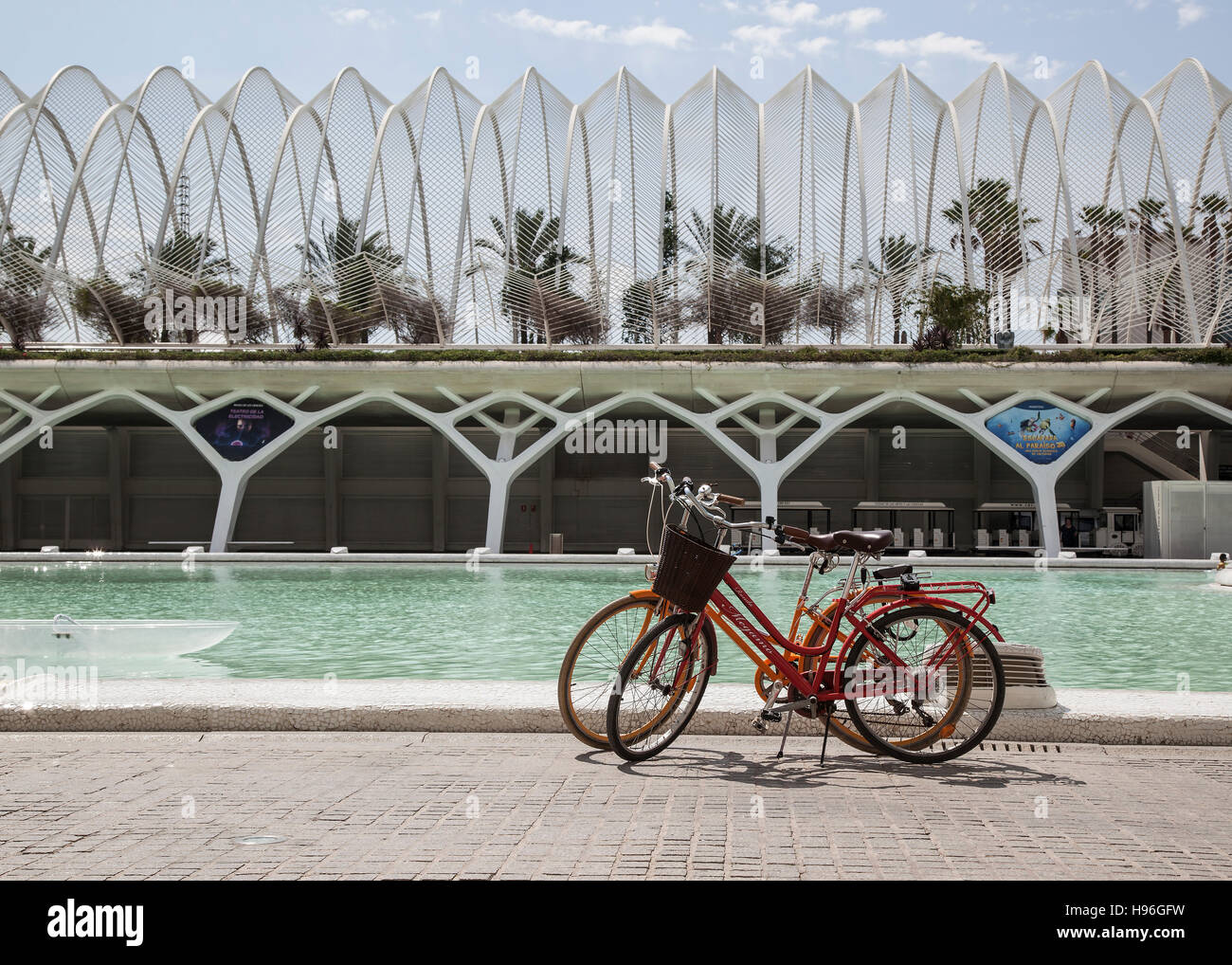 Beautiful streets valencia spain hi-res stock photography and images ...