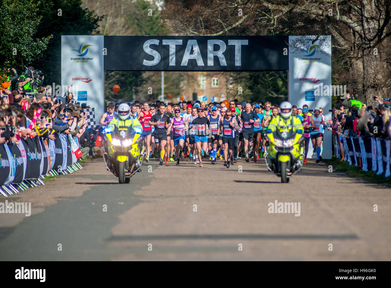 Brighton marathon crowd hi-res stock photography and images - Alamy