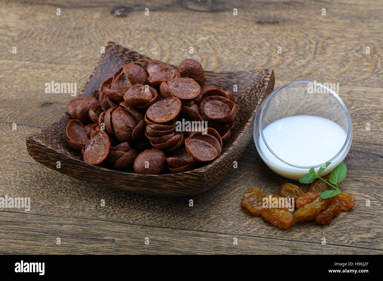 Choco corn flakes with milk and raisin Stock Photo - Alamy