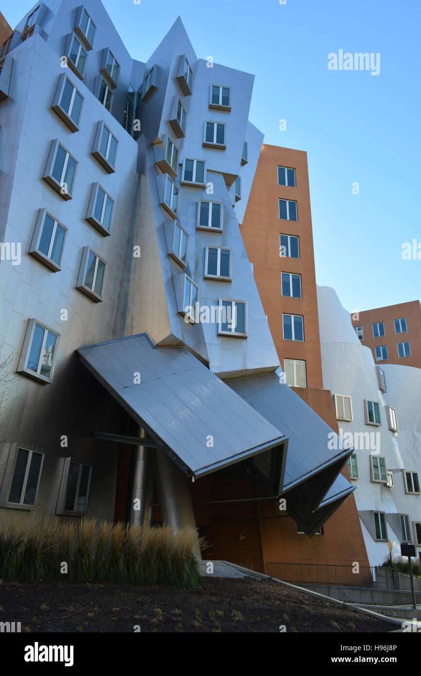The Massachusetts Institute of Technology's (MiT) iconic Stata center ...