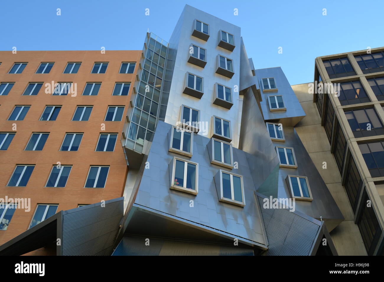 The Massachusetts Institute of Technology's (MiT) iconic Stata center ...