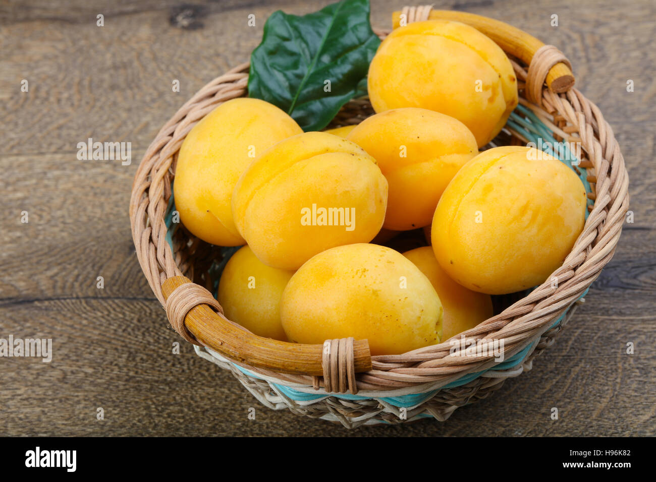 Fresh ripe sweet yellow apricots on the wood background Stock Photo - Alamy