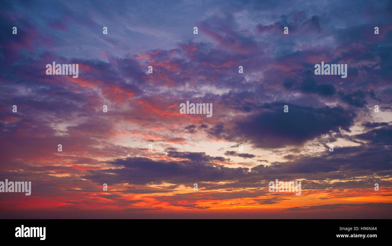 Purple colored sky hi-res stock photography and images - Alamy