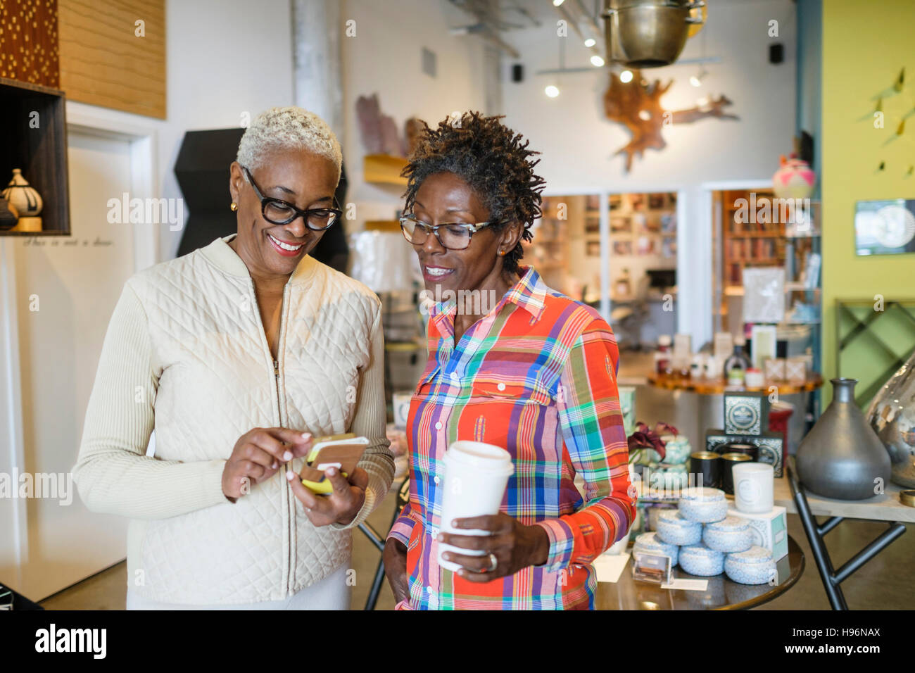 African american shop owners hi-res stock photography and images - Alamy