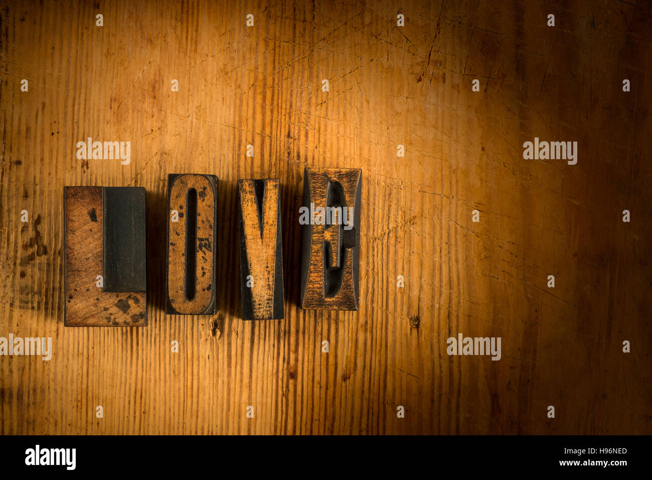 Wooden blocks spelling 'love' Stock Photo - Alamy