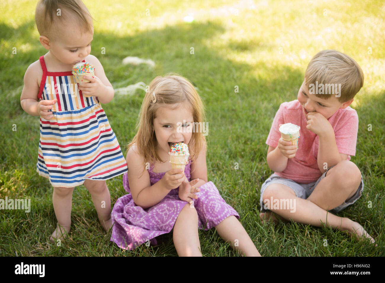18 children hi-res stock photography and images - Alamy