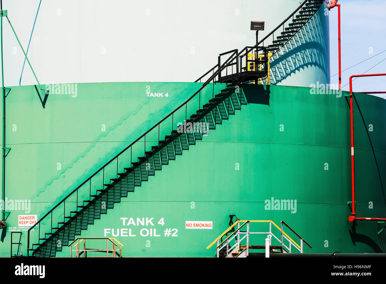 Oil storage tank hi-res stock photography and images - Alamy