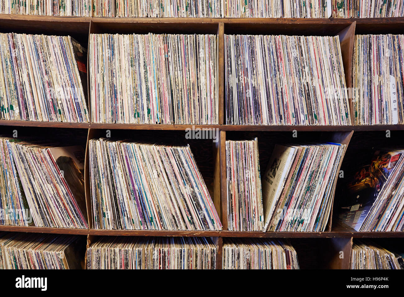 Vinyl record station hi-res stock photography and images - Alamy