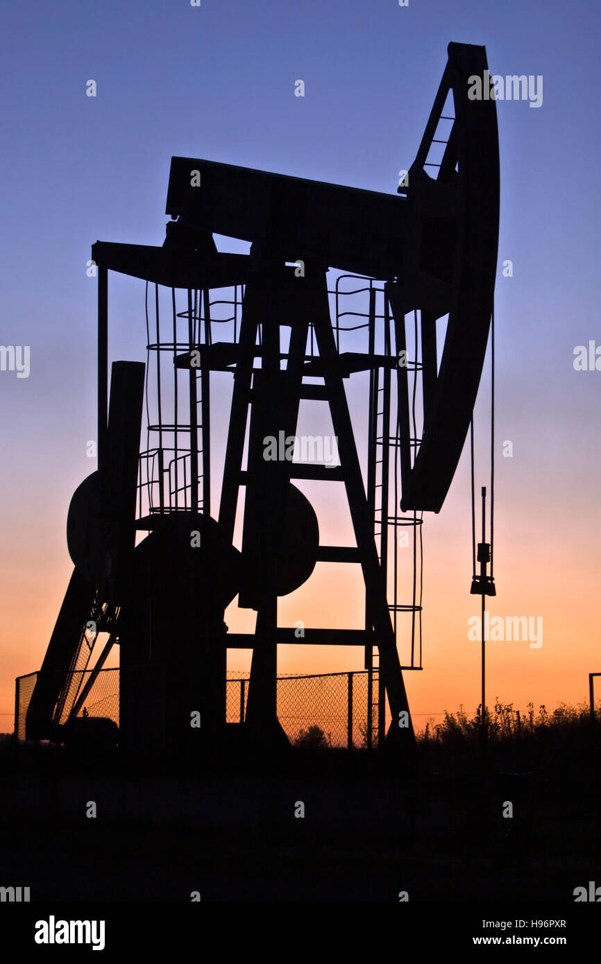 Pumpjack silhouette hi-res stock photography and images - Alamy