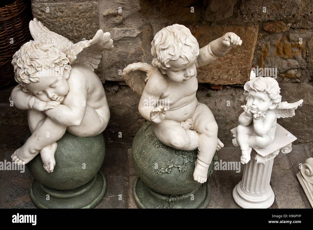 Statues of putti hi-res stock photography and images - Alamy