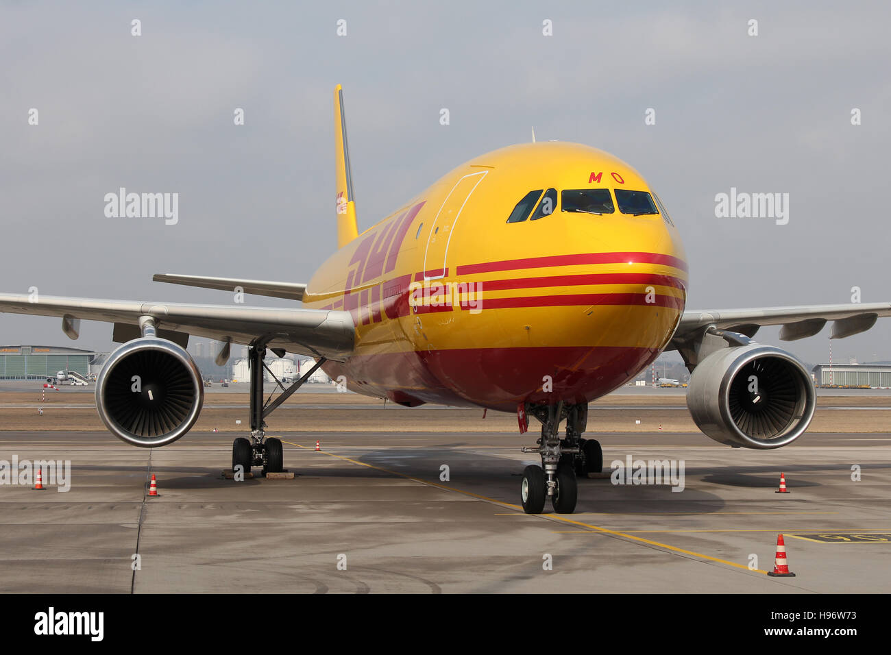 Dhl airbus a300 hi-res stock photography and images - Alamy