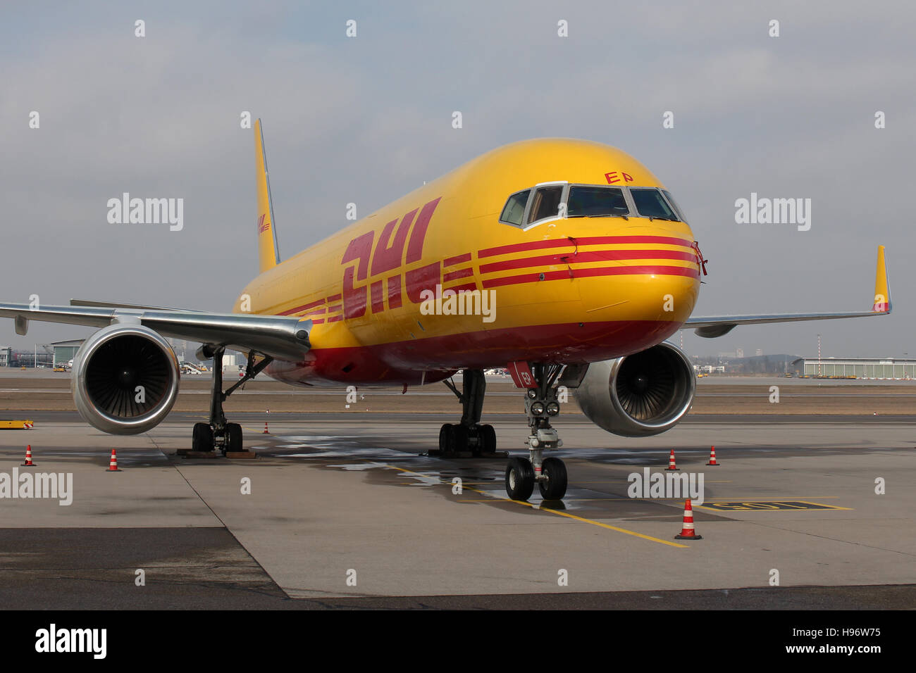 Dhl boeing 757 cargo aircraft hi-res stock photography and images - Alamy