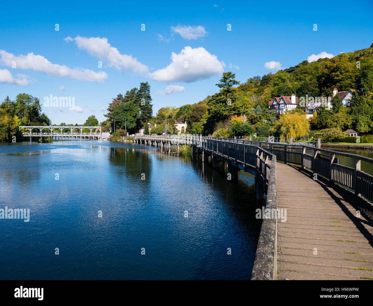 Marsh Lock, Wier, River Thames, Henley-on-Thames, Oxfordshire, England ...