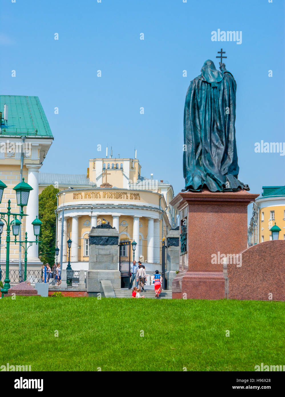 The monument to Hieromartyr Hermogenes the Patriarch of Moscow and All ...