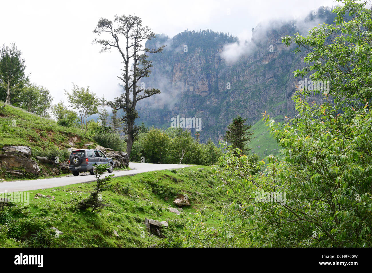 Beautiful Manali in Himachal Pradesh way to Rohtang Pass scenic ...
