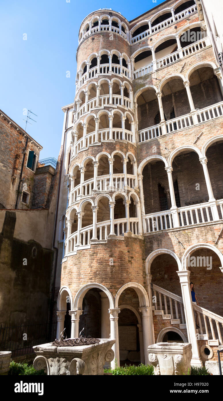 Scala Contarini del Bovolo - Venezia Italy / Detail of the Scala ...