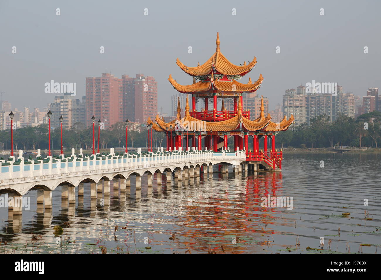 Chinese style pavilion hi-res stock photography and images - Alamy