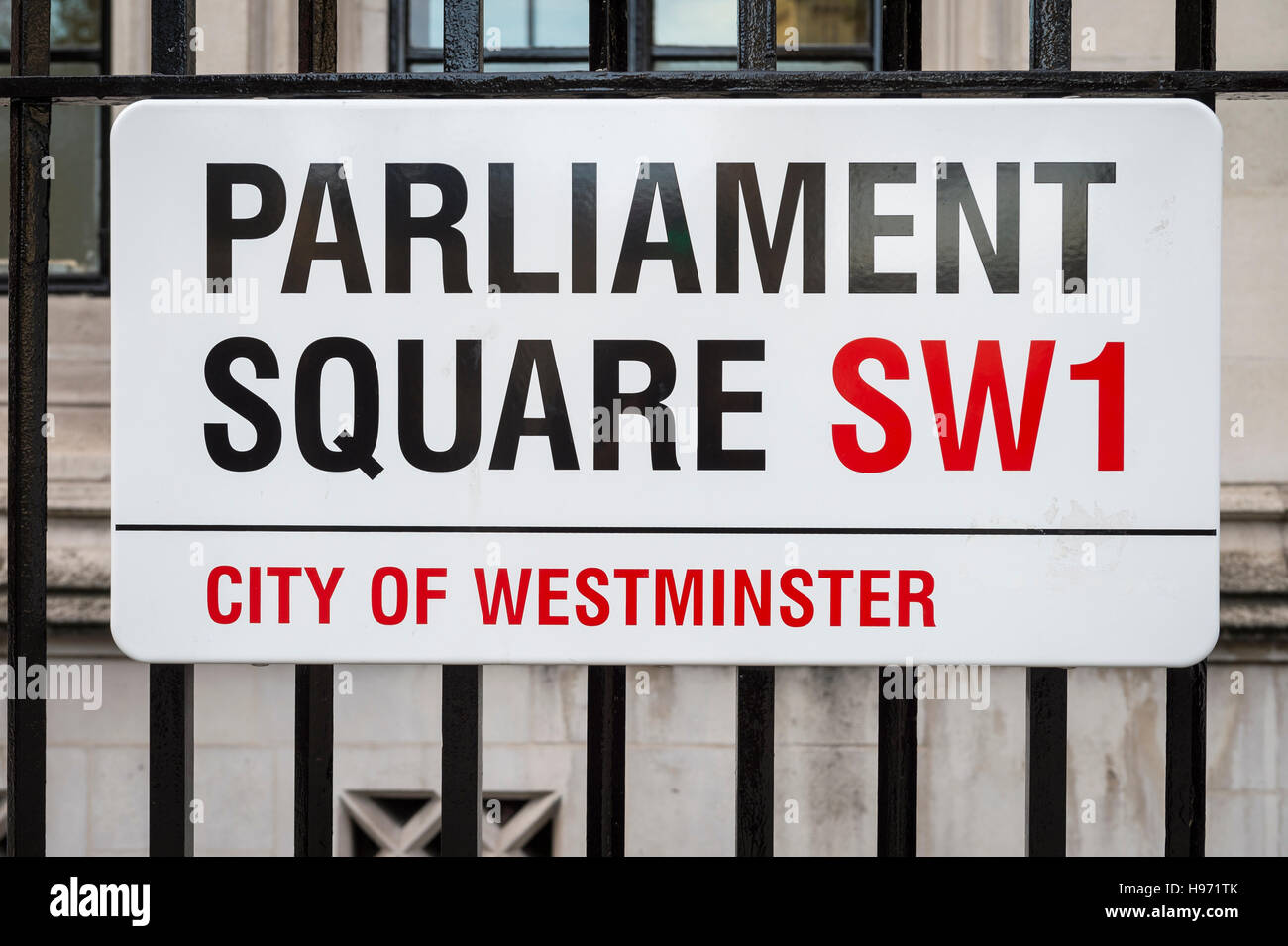 Street sign parliament square london hi-res stock photography and ...