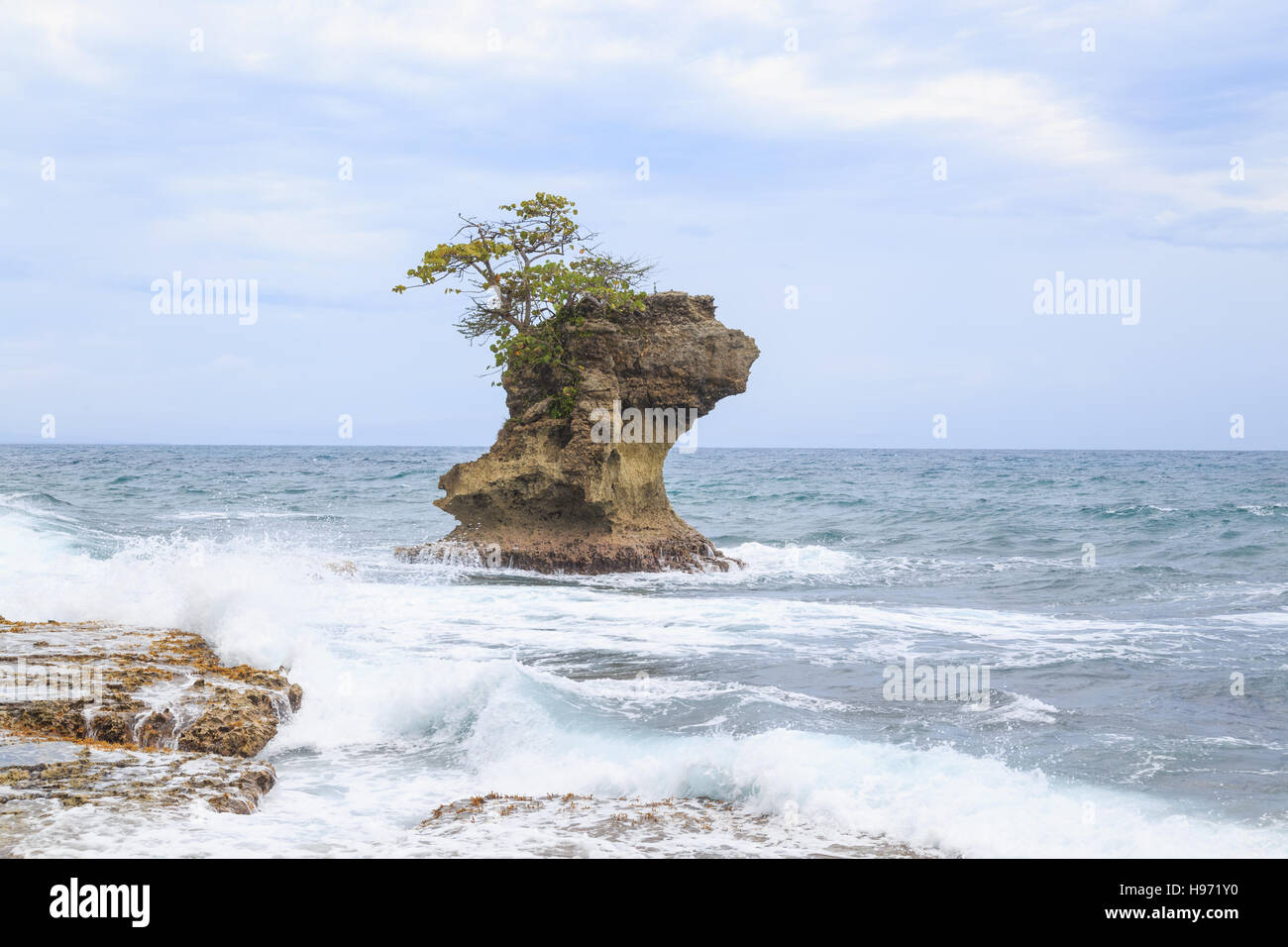 Islet rock formation stack manzanillo hi-res stock photography and ...