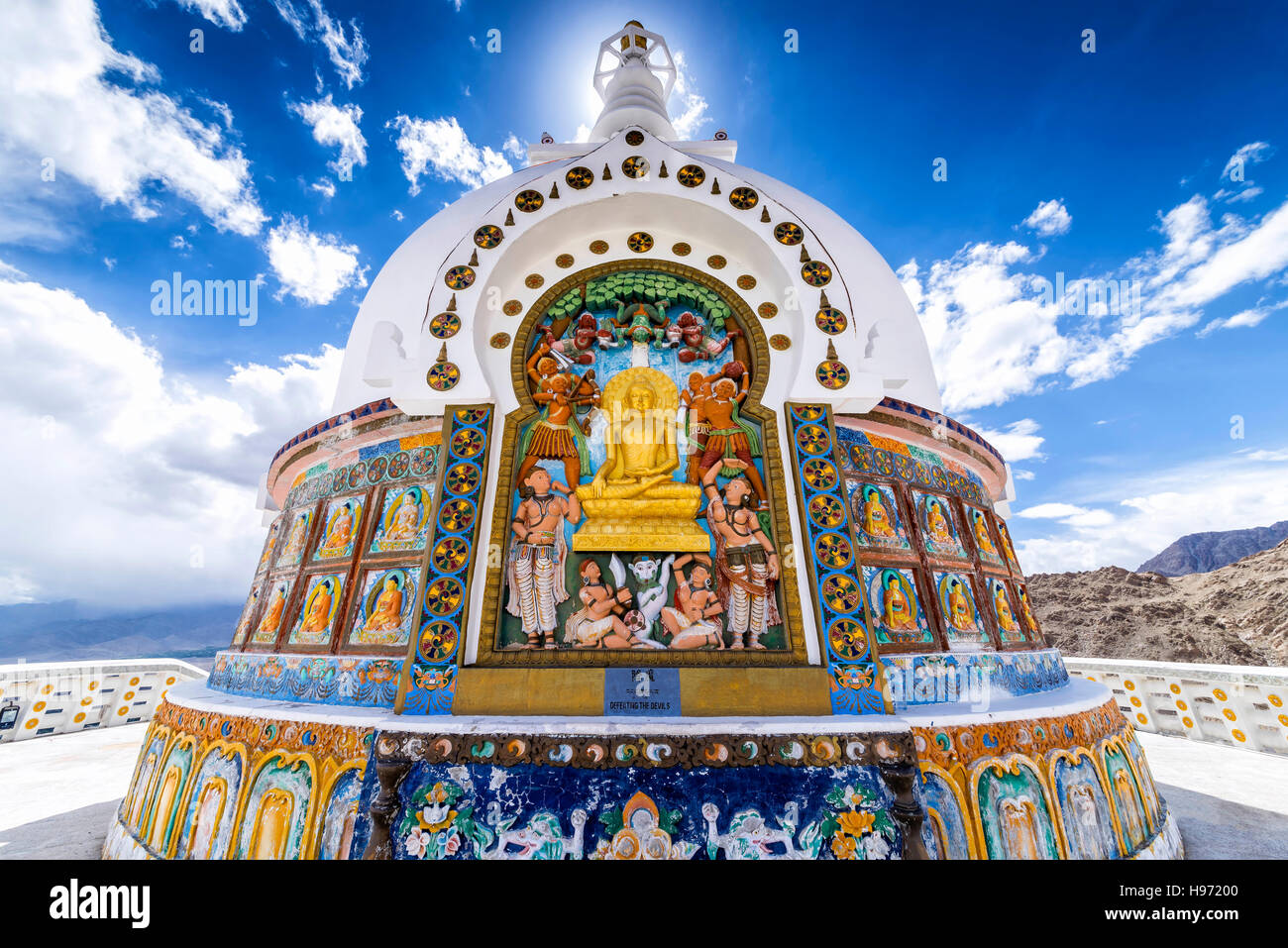 Shanti stupa temple hi-res stock photography and images - Alamy