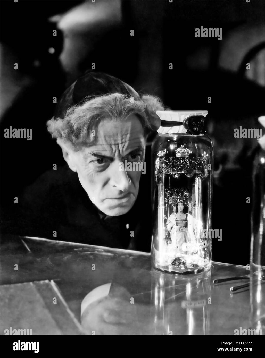 Bride of frankenstein hi-res stock photography and images - Alamy