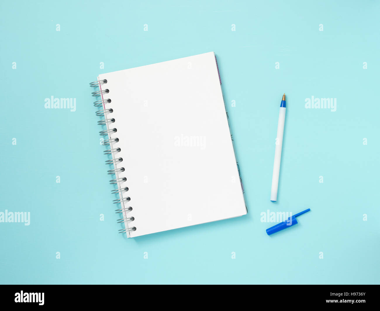 blank note paper on blue background Stock Photo - Alamy