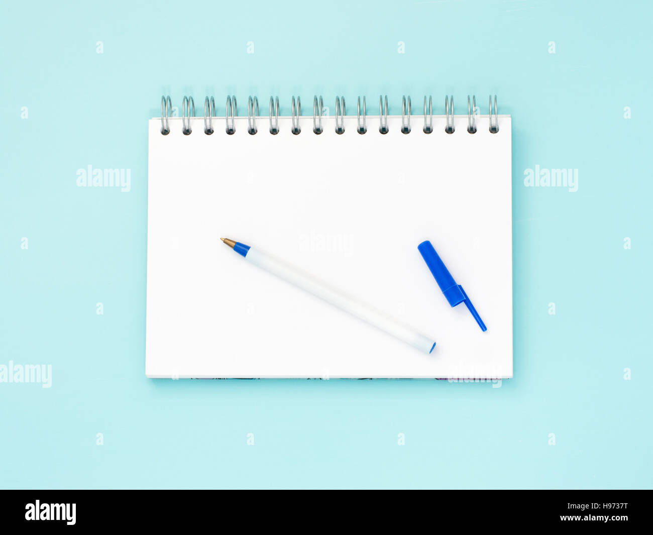 blank note paper on blue background Stock Photo - Alamy