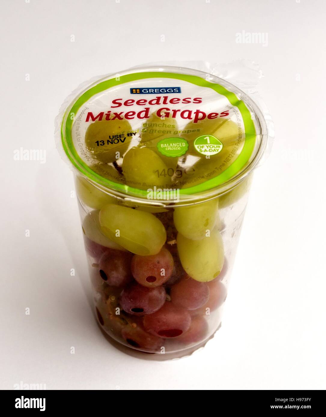 A snack pack of seedless mixed grapes Stock Photo - Alamy