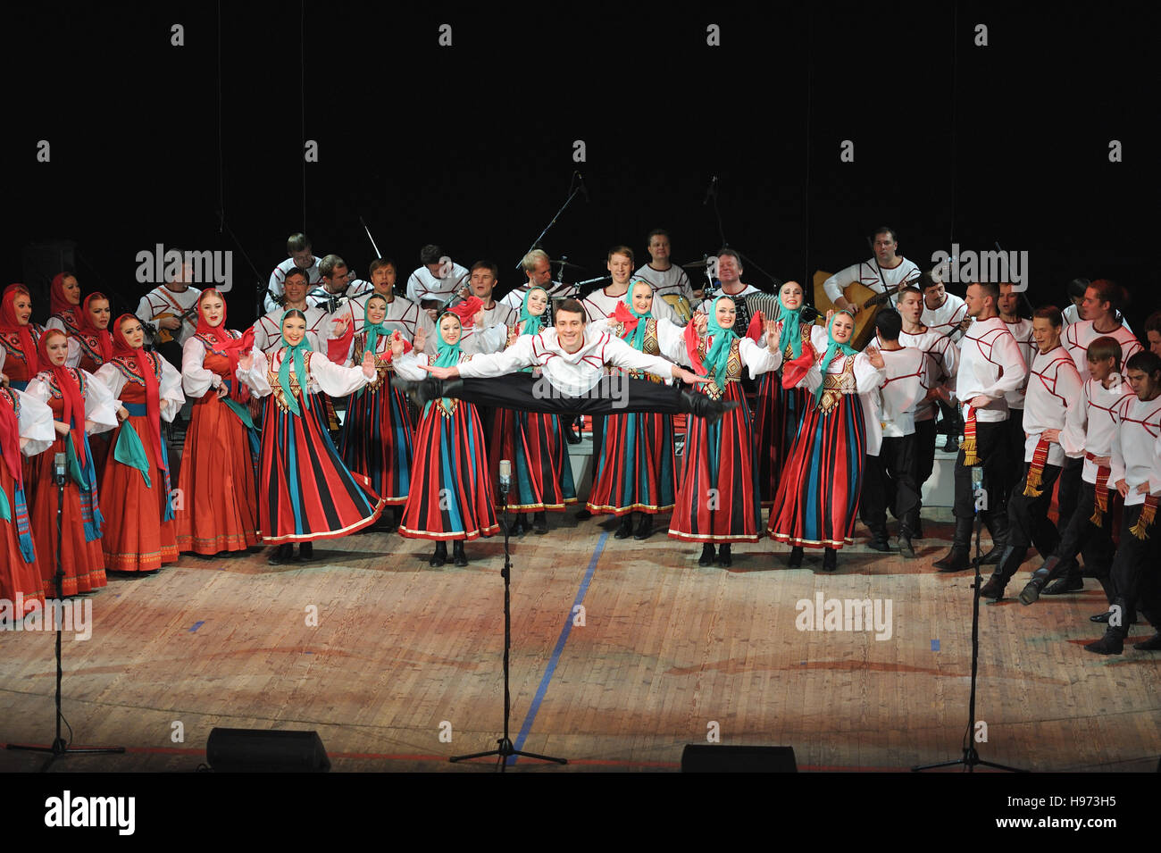 Ballet chorus hi-res stock photography and images - Alamy