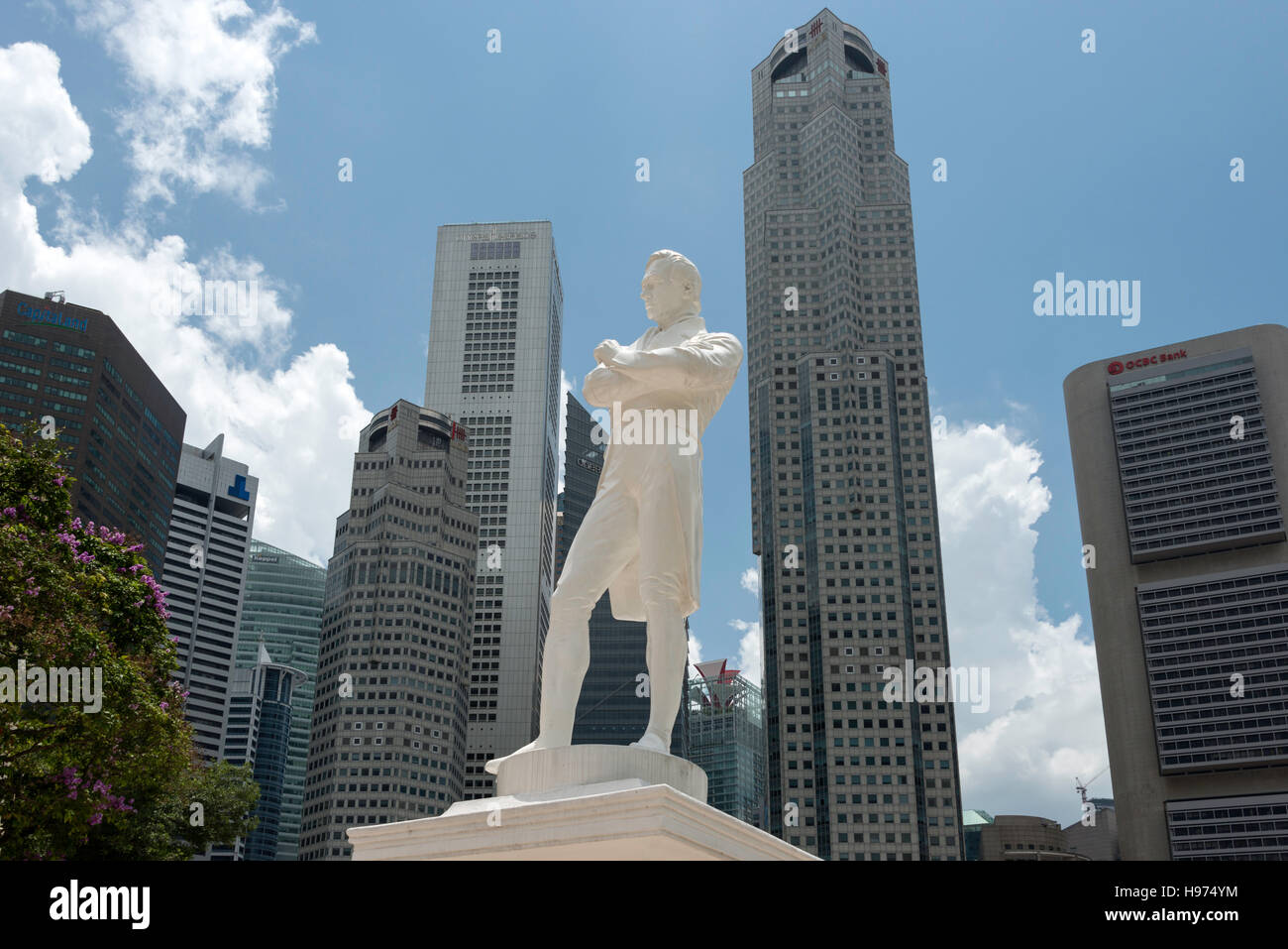 Raffles statue sir stamford raffles hi-res stock photography and images - Alamy