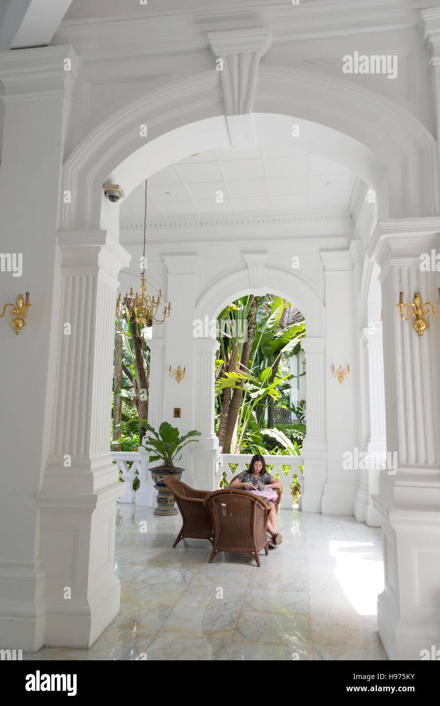 Raffles hotels singapore hi-res stock photography and images - Alamy