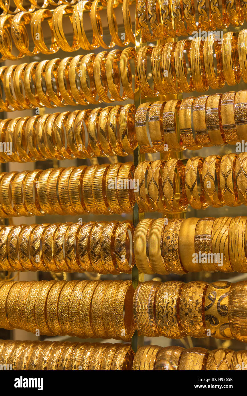 Gold on the famous "Golden souk" in Dubai Stock Photo - Alamy