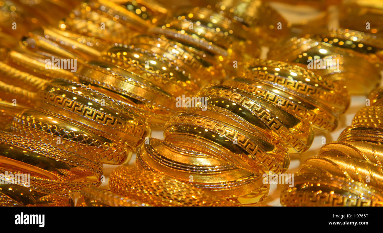 Gold on the famous "Golden souk" in Dubai Stock Photo - Alamy