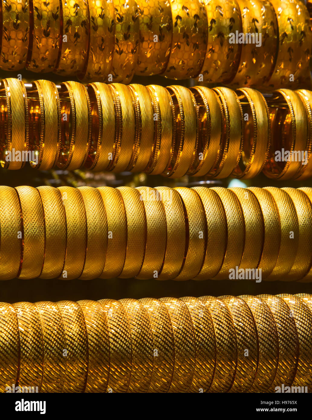 Gold on the famous "Golden souk" in Dubai Stock Photo - Alamy