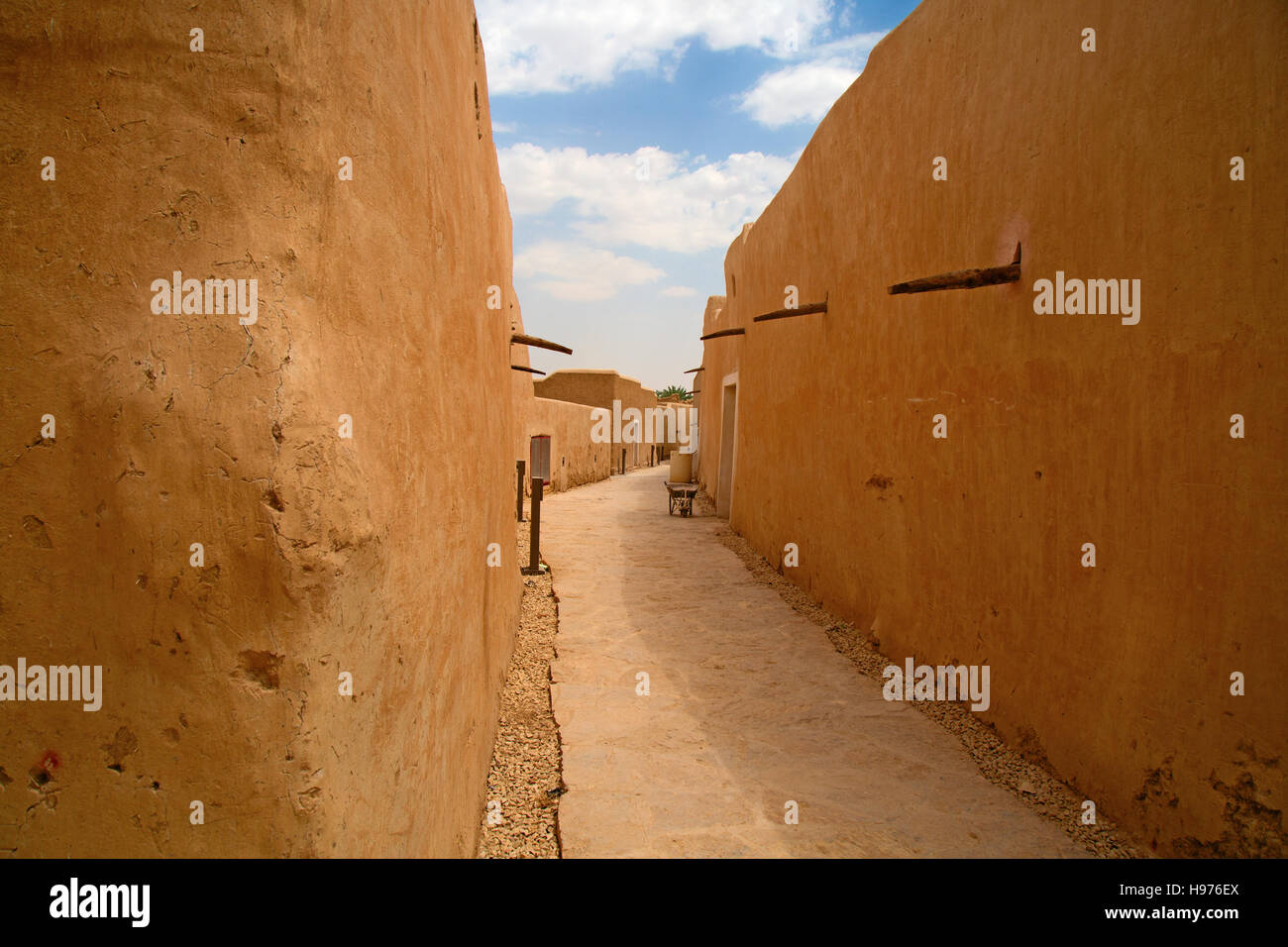 Riyadh gate hi-res stock photography and images - Alamy