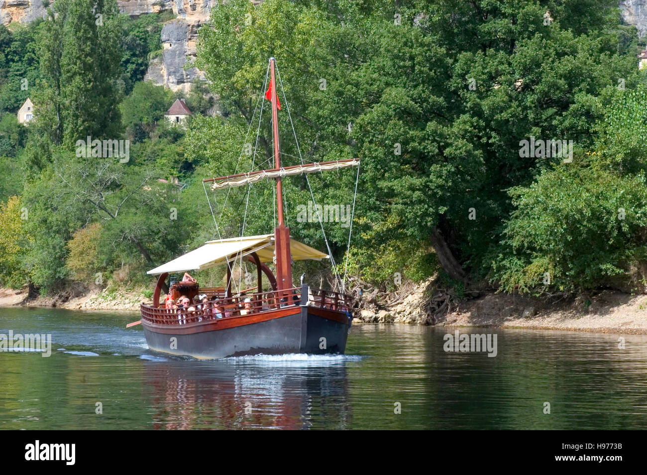 Gabare on the French river of Perigord the Dordogne, traditional boat ...