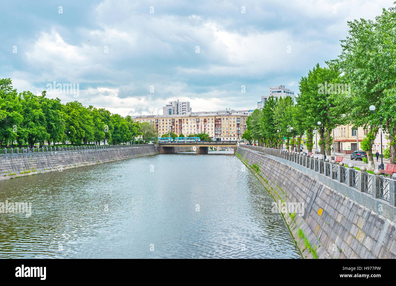 The green trees on the banks of Lopan River make them the best place ...