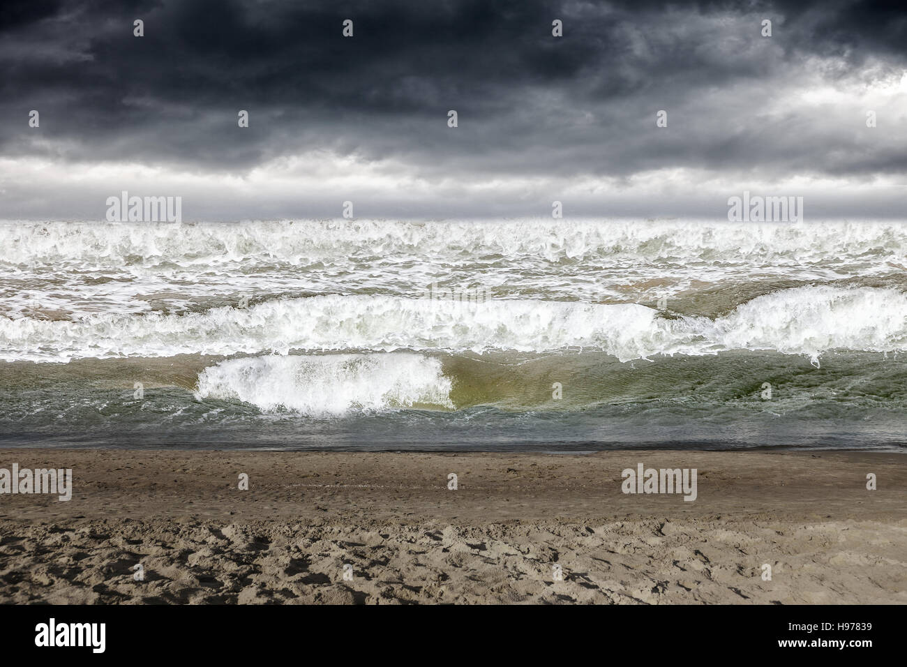 Stormy dark sky rough sea hi-res stock photography and images - Alamy