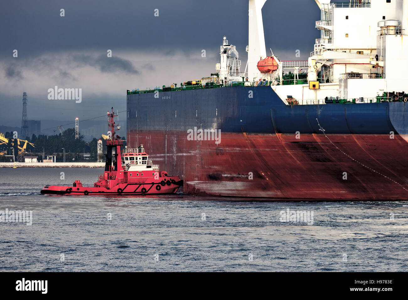 Oil tanker ship unloading cargo hi-res stock photography and images - Alamy