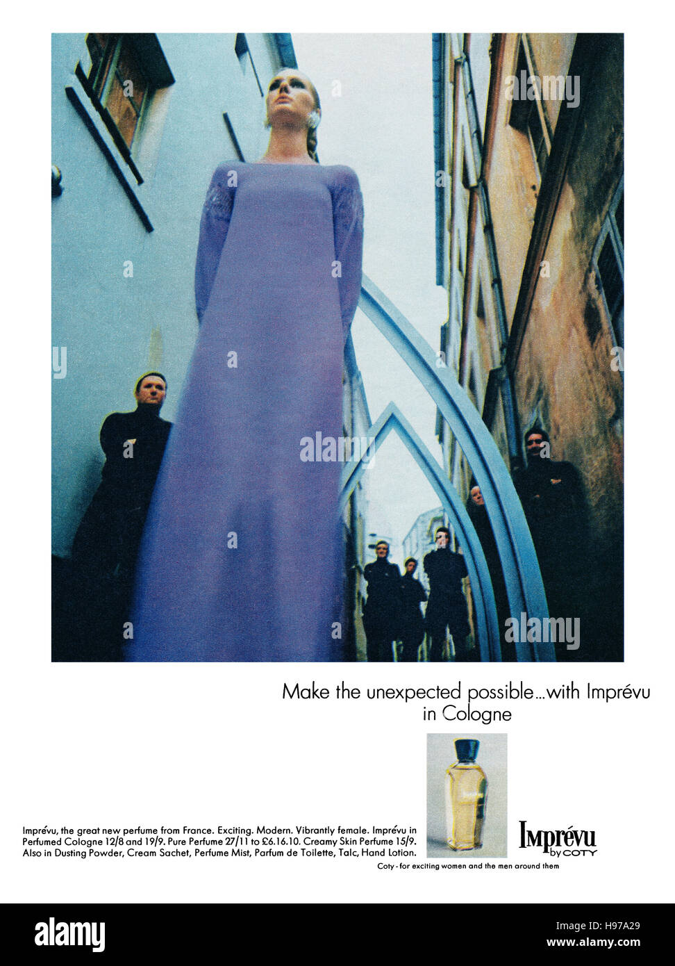 Perfume advertisement magazine hi-res stock photography and images - Alamy