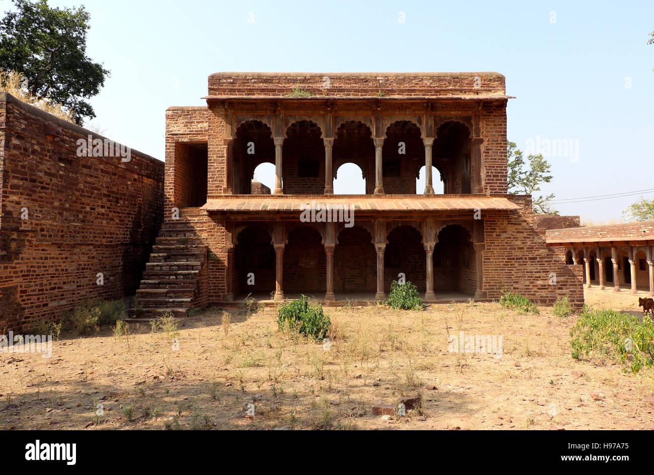 Ruins of thousand years old Narwar Fort Stock Photo - Alamy