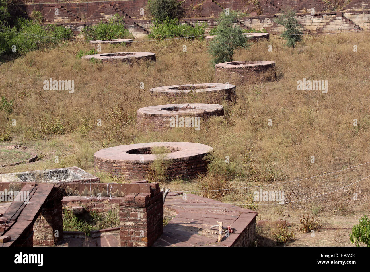 Ruins of thousand years old Narwar Fort Stock Photo - Alamy