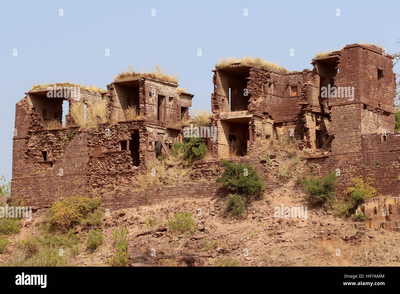 Ruins of thousand years old Narwar Fort Stock Photo - Alamy