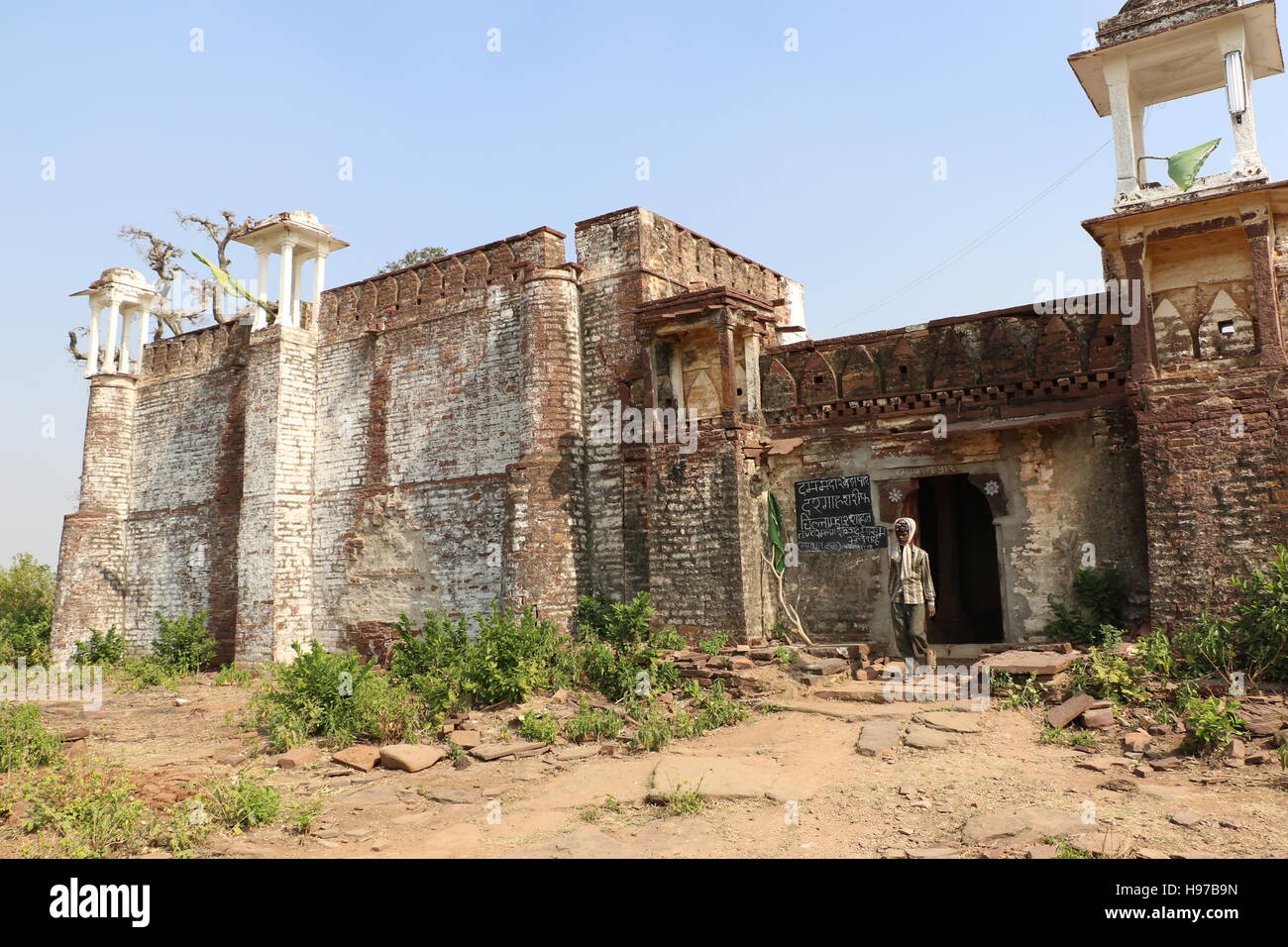 Ruins of thousand years old Narwar Fort Stock Photo - Alamy