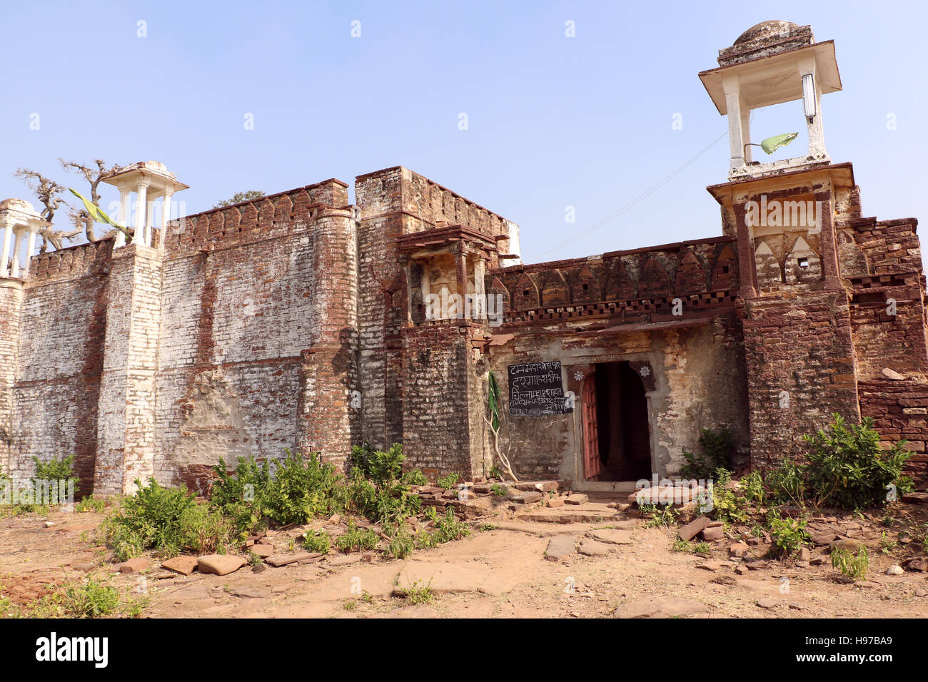 Ruins of thousand years old Narwar Fort Stock Photo - Alamy