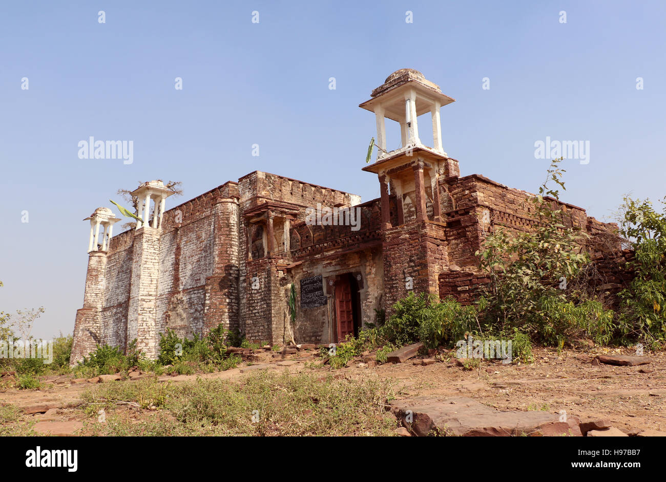 Ruins of thousand years old Narwar Fort Stock Photo - Alamy