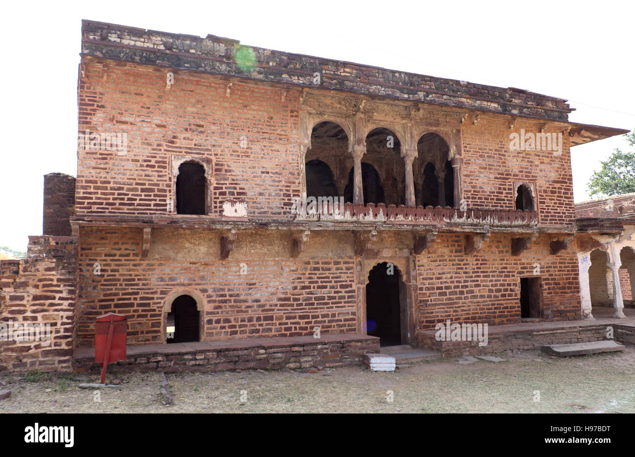 Ruins of thousand years old Narwar Fort Stock Photo - Alamy