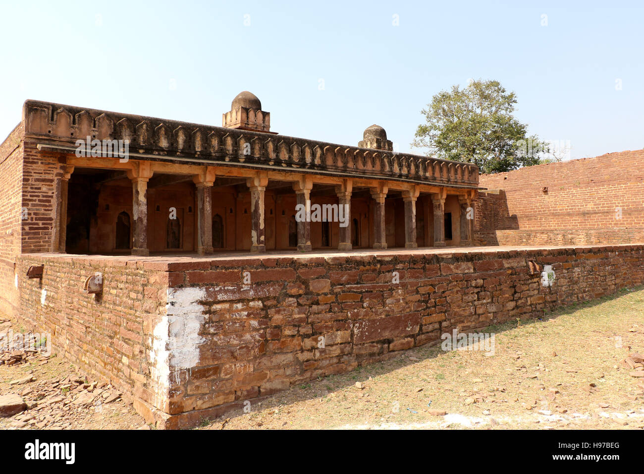 Ruins of thousand years old Narwar Fort Stock Photo - Alamy