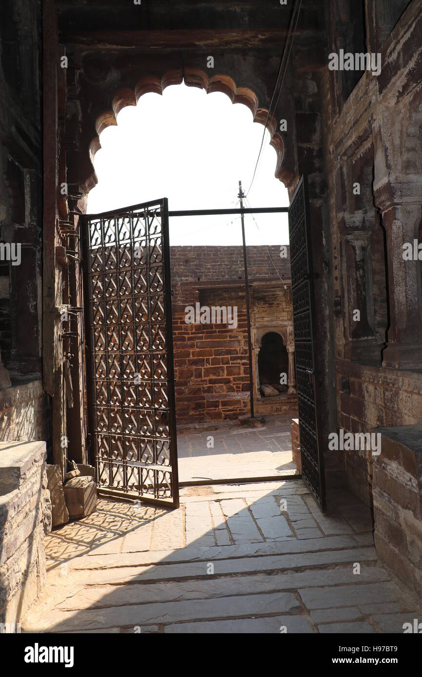 Entrance of thousand years old Narwar Fort Stock Photo - Alamy